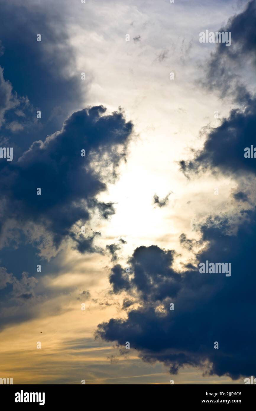 Dark sky cloudscape sun hi-res stock photography and images - Alamy