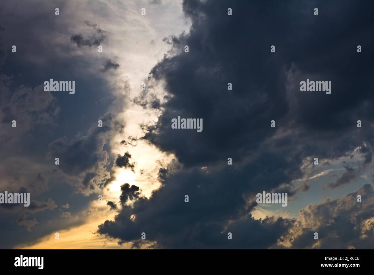 Dark sky cloudscape sun hi-res stock photography and images - Alamy