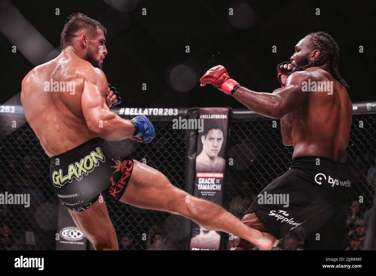 Romero Cotton lands an outside leg kick on Dalton Rosta at Bellator 283 ...
