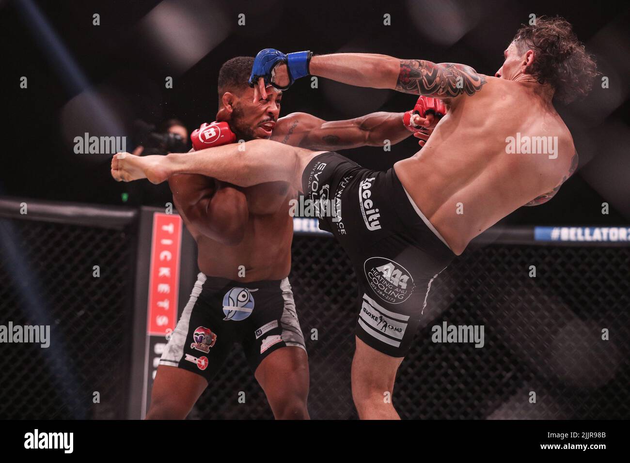 Bryan Nuro exchanging strikes with Archie Colgan at Bellator 283 ...