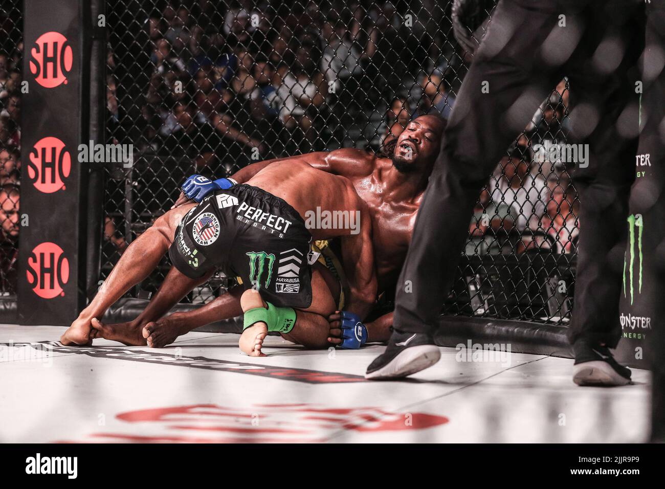 Douglas Lima pressures Jason Jackson against the cage at Bellator 283 ...