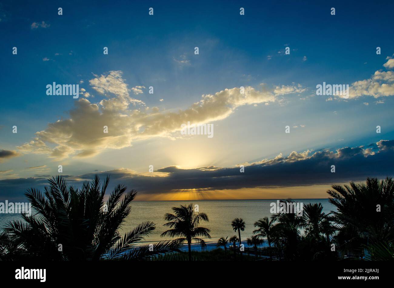 A breathtaking seascape during sunset above the horizon in Florida, US ...