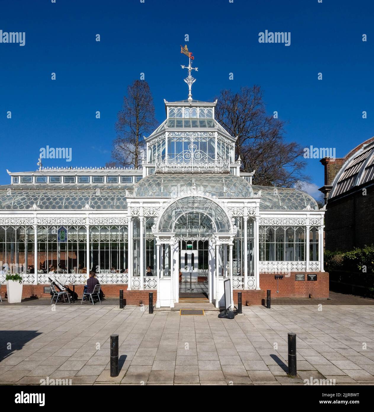Victorian conservatory glass hi-res stock photography and images - Alamy