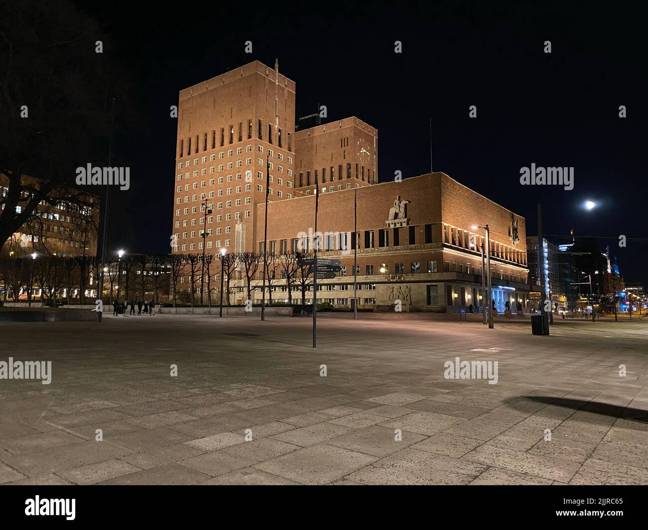 The City Council (Radhuset), landmark building in Oslo, Norway at night ...