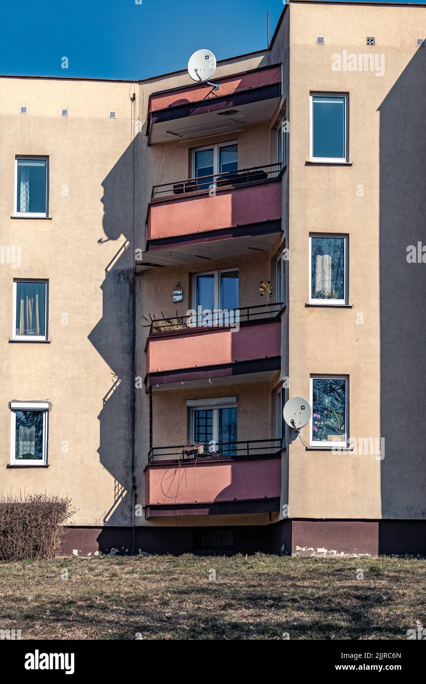 3 storey building hi-res stock photography and images - Alamy