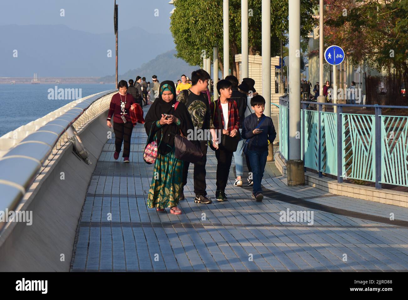 Walking along the embankment hi-res stock photography and images - Alamy