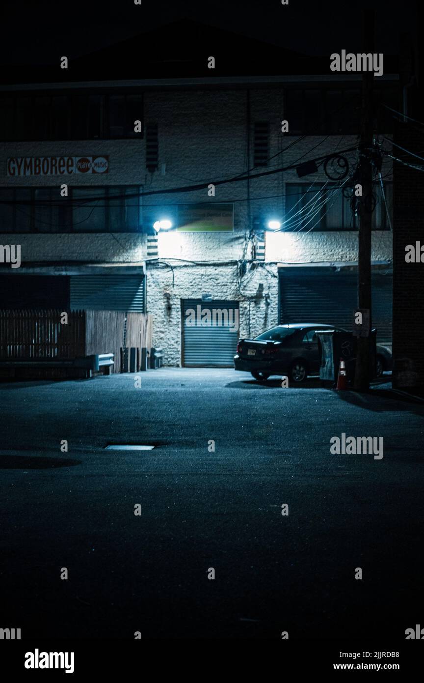 Empty car garage house hi-res stock photography and images - Alamy