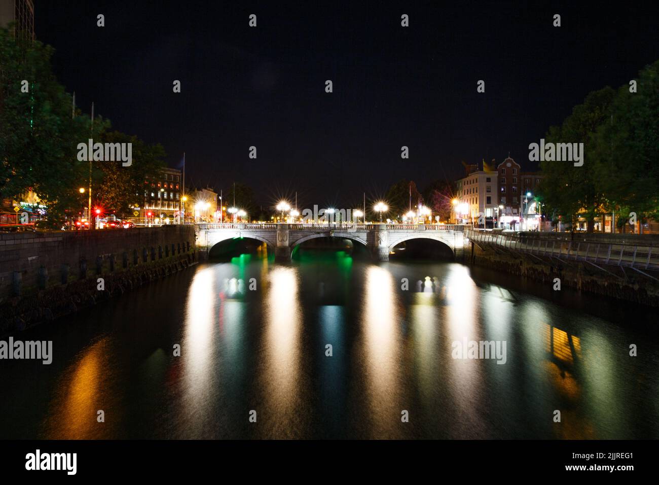 Beautiful dublin river liffey night hi-res stock photography and images ...
