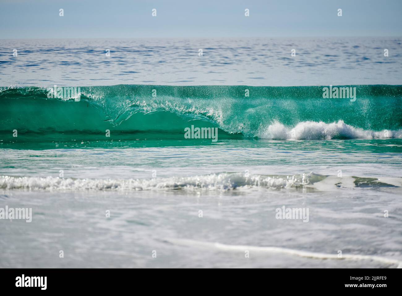 Turquoise waves hi-res stock photography and images - Alamy