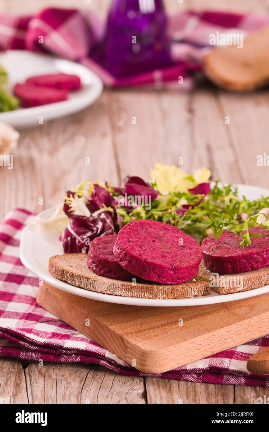 Beetroot veggie burger Stock Photo - Alamy