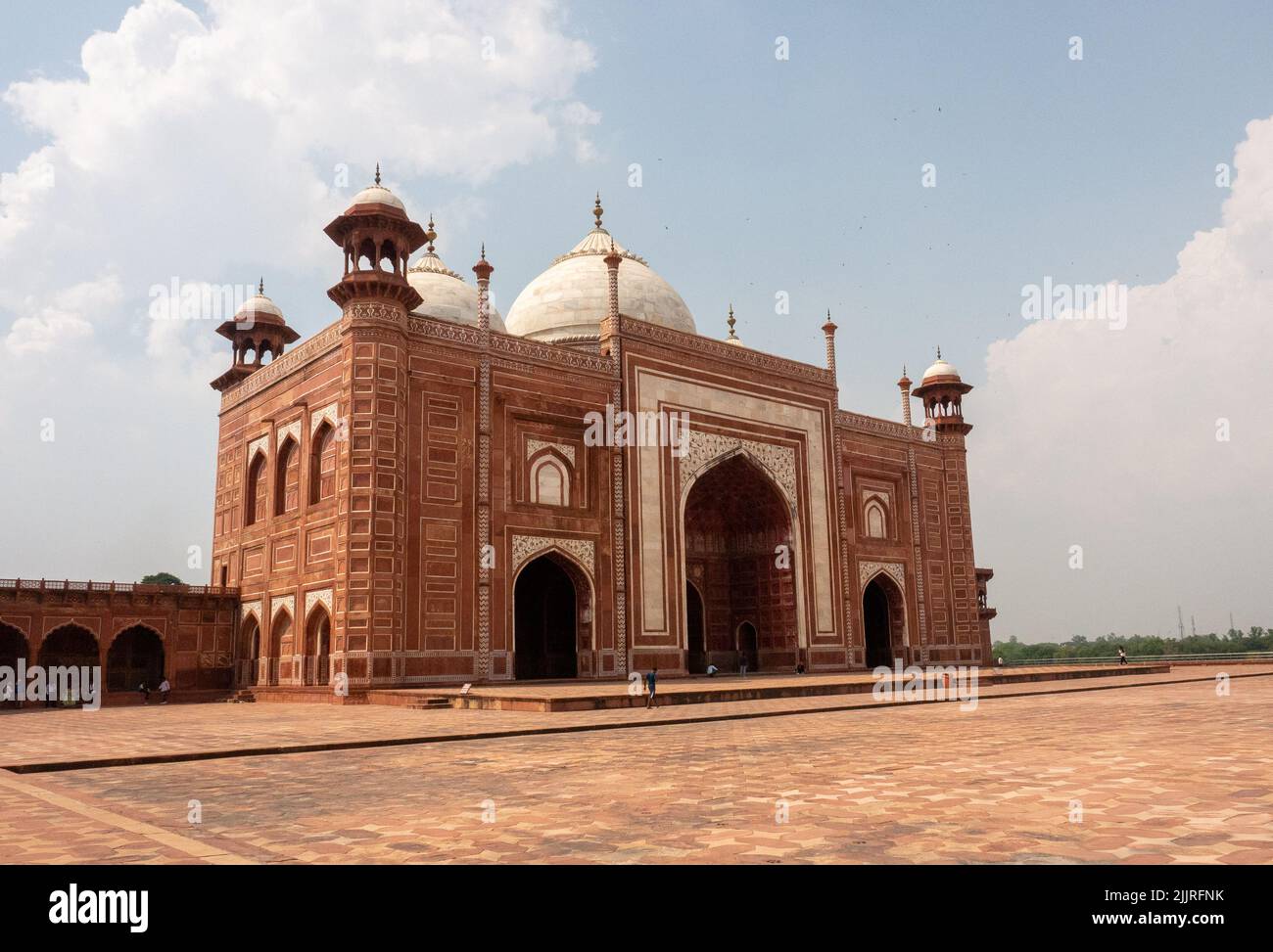 The Gate to the Taj Mahal on the south bank of the Yamuna river in Agra ...