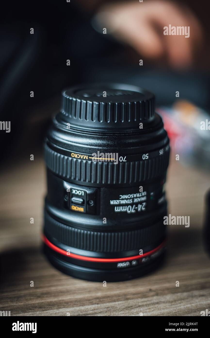 Camera dslr table hi-res stock photography and images - Alamy