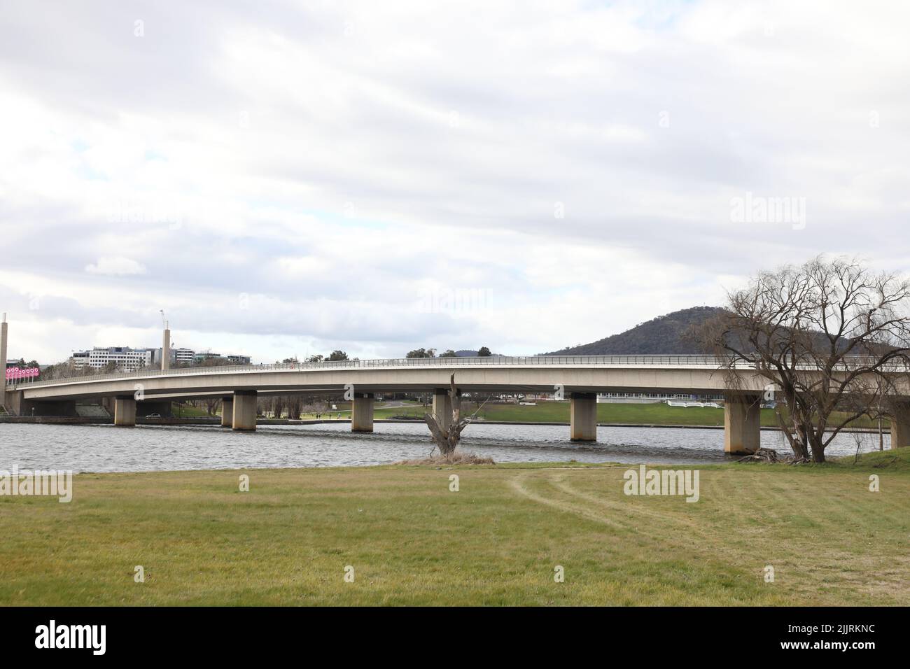 Commonwealth Avenue bridge across the Molonglo River, Lake Burley ...