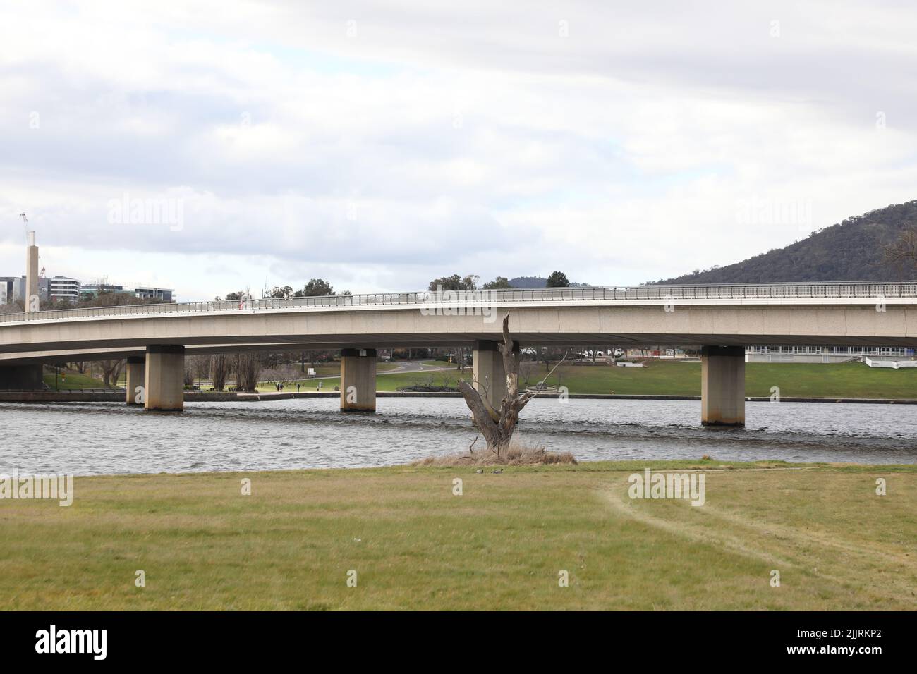Commonwealth Avenue bridge across the Molonglo River, Lake Burley ...