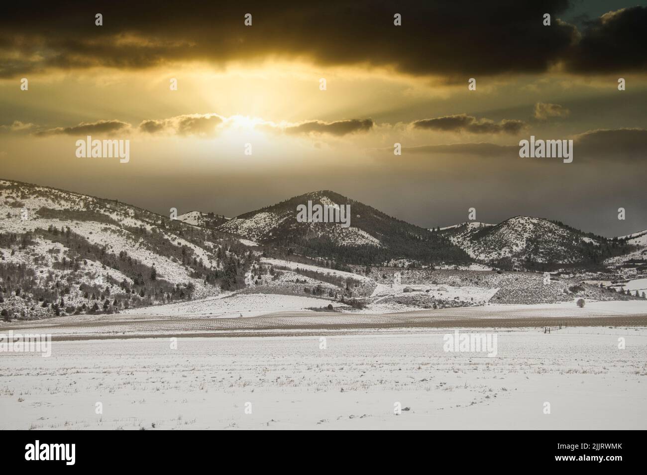 Plain sky hi-res stock photography and images - Alamy