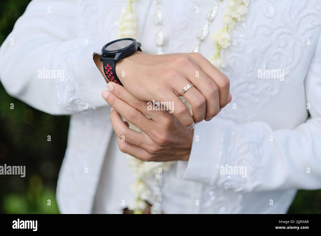 Javanese traditional costume hi-res stock photography and images - Alamy