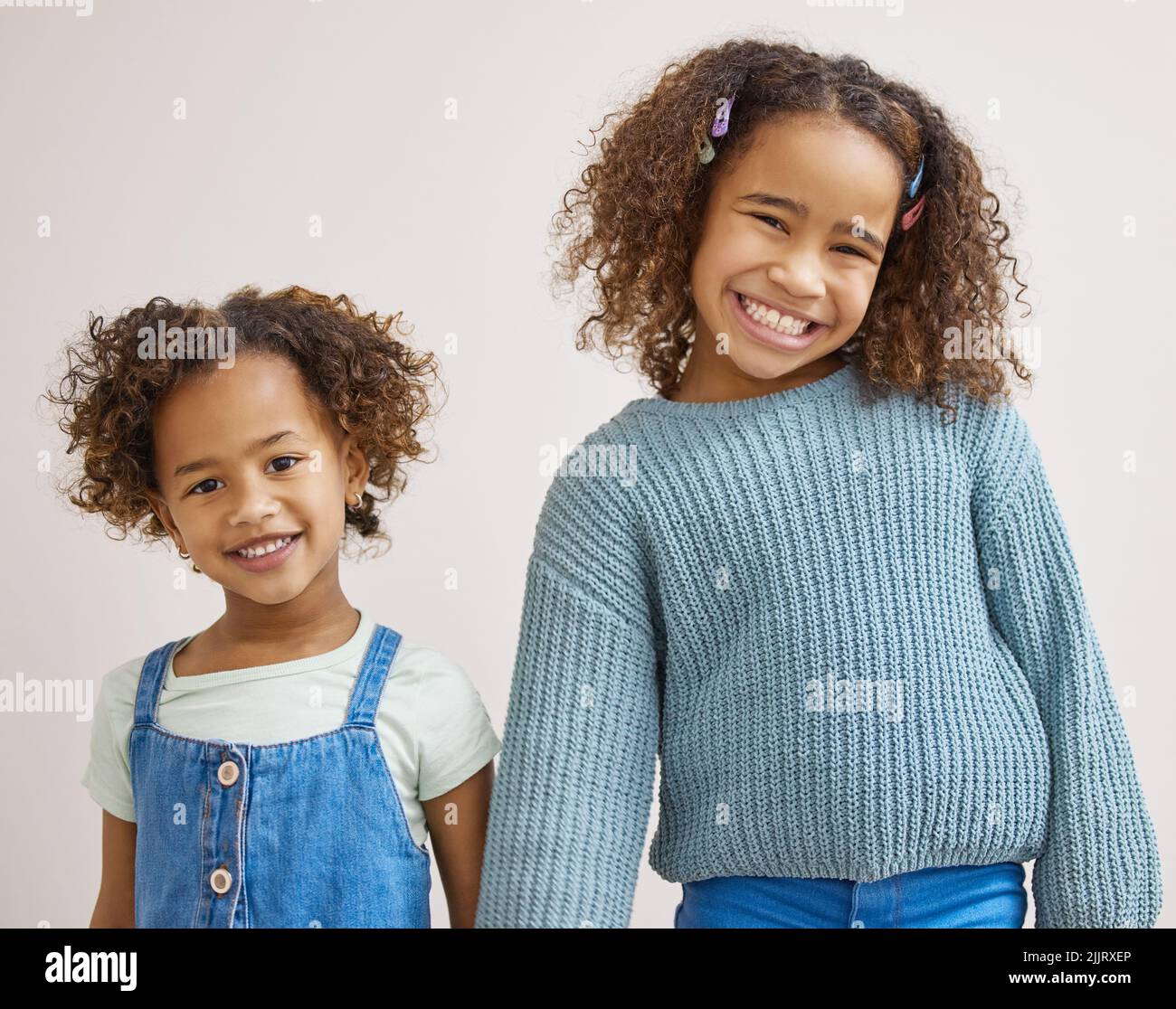 Two girls standing together hi-res stock photography and images - Alamy