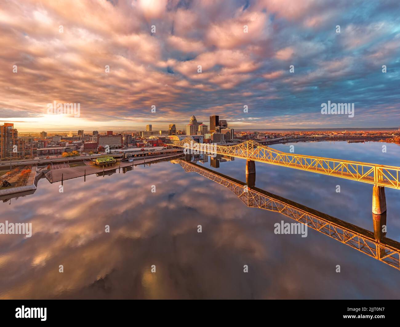 Downtown louisville sign kentucky hi-res stock photography and images ...