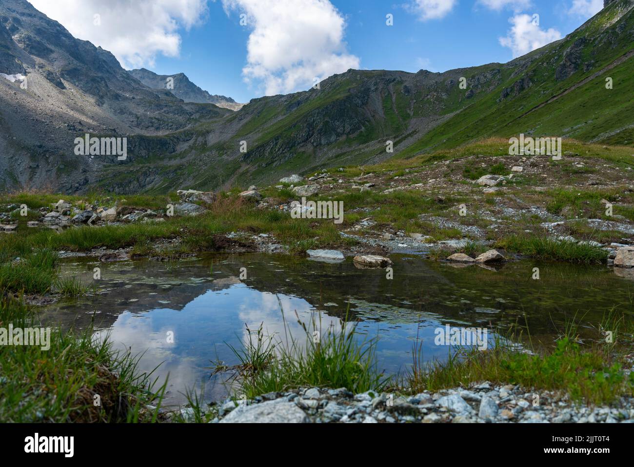 Wandern neben dem wasser hi-res stock photography and images - Alamy