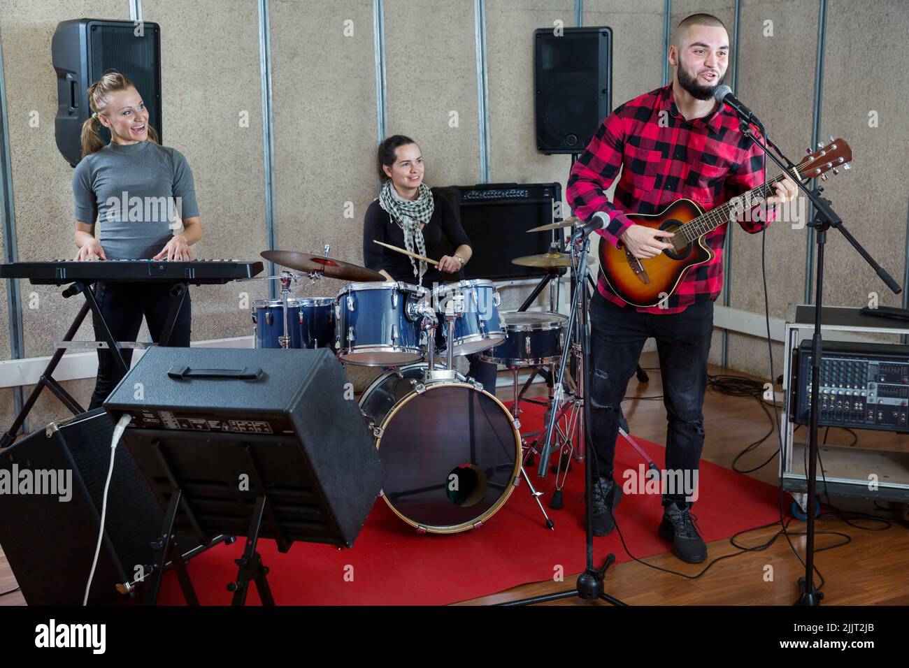 Group soloist hi-res stock photography and images - Alamy