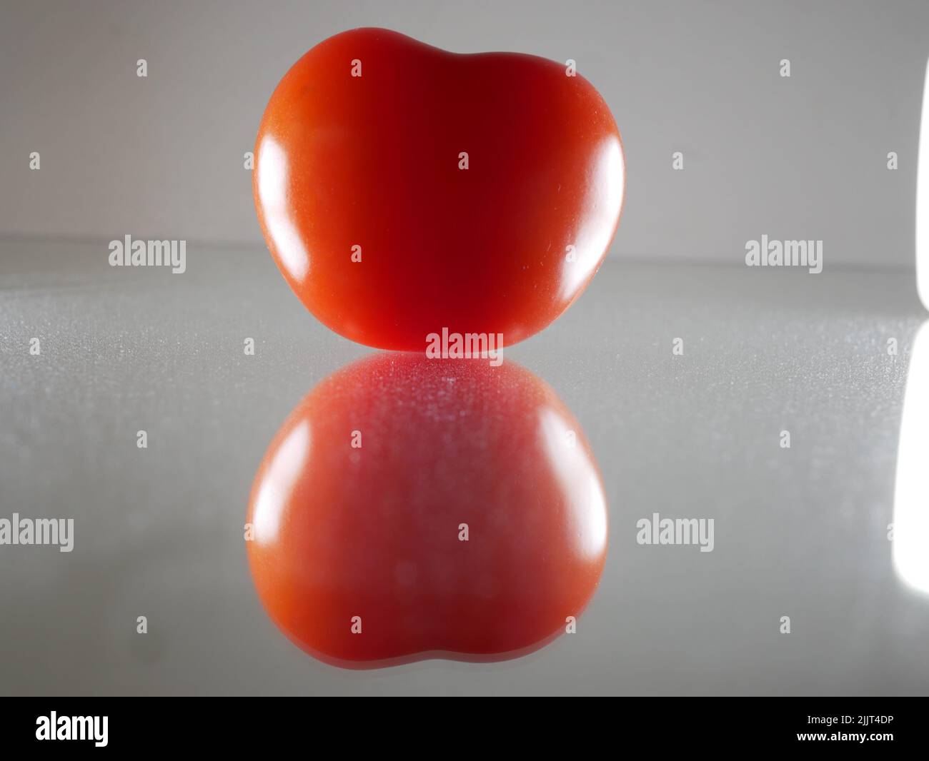 Shiny red texture hi-res stock photography and images - Alamy