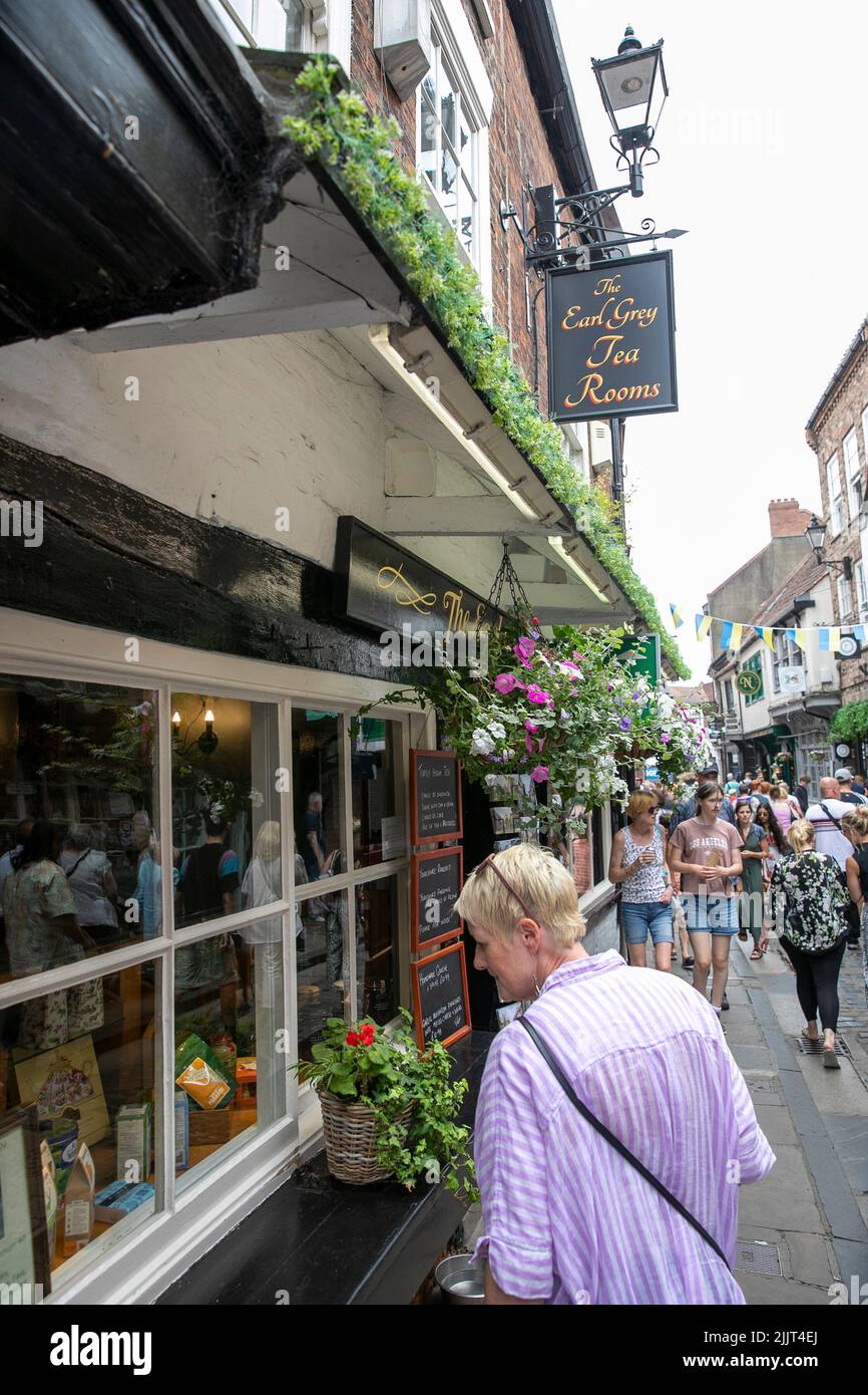 Quaint book shop hi-res stock photography and images - Alamy