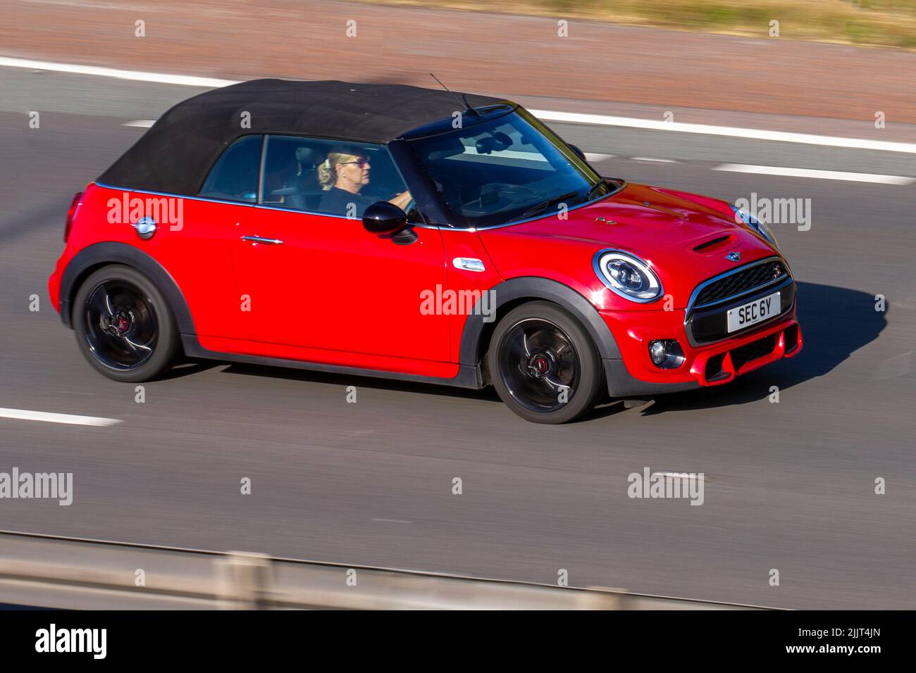 2 0 litre 4 cylinder petrol engine hi-res stock photography and images ...