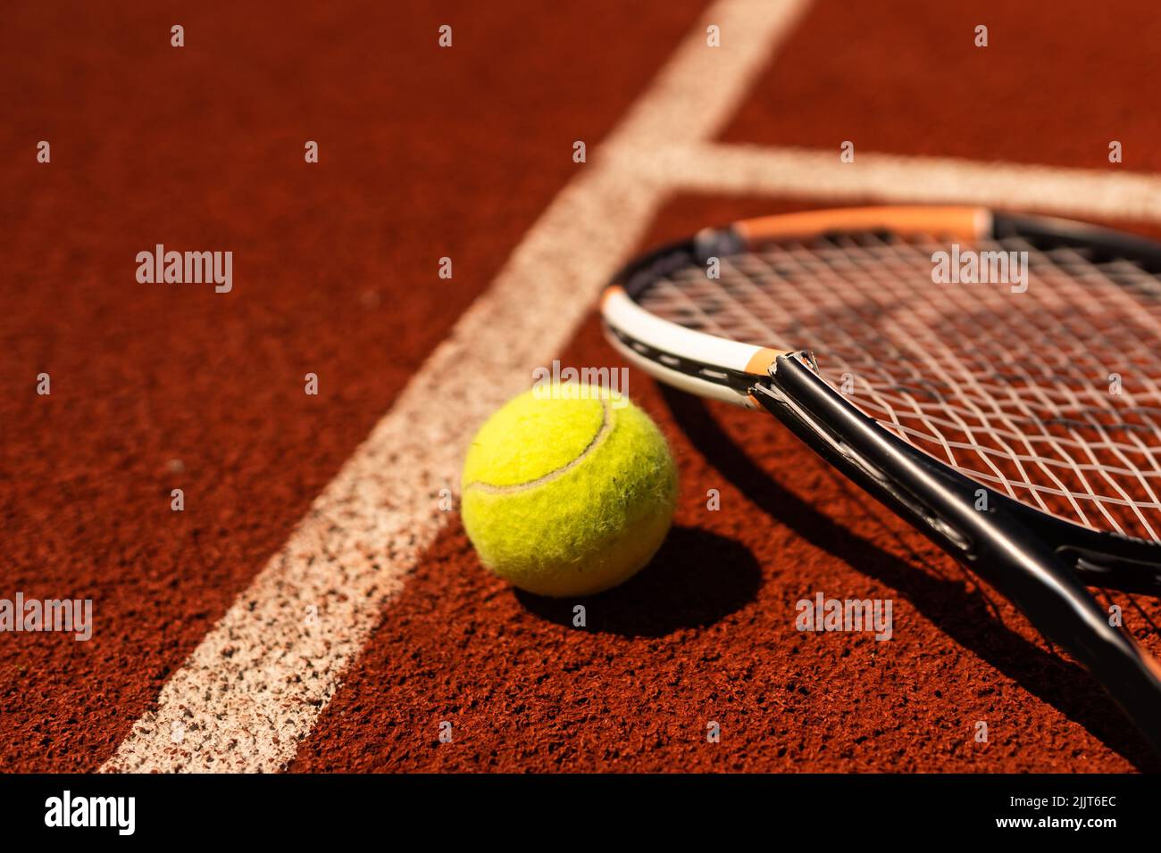 Broken tennis racket on clay tennis court Stock Photo - Alamy