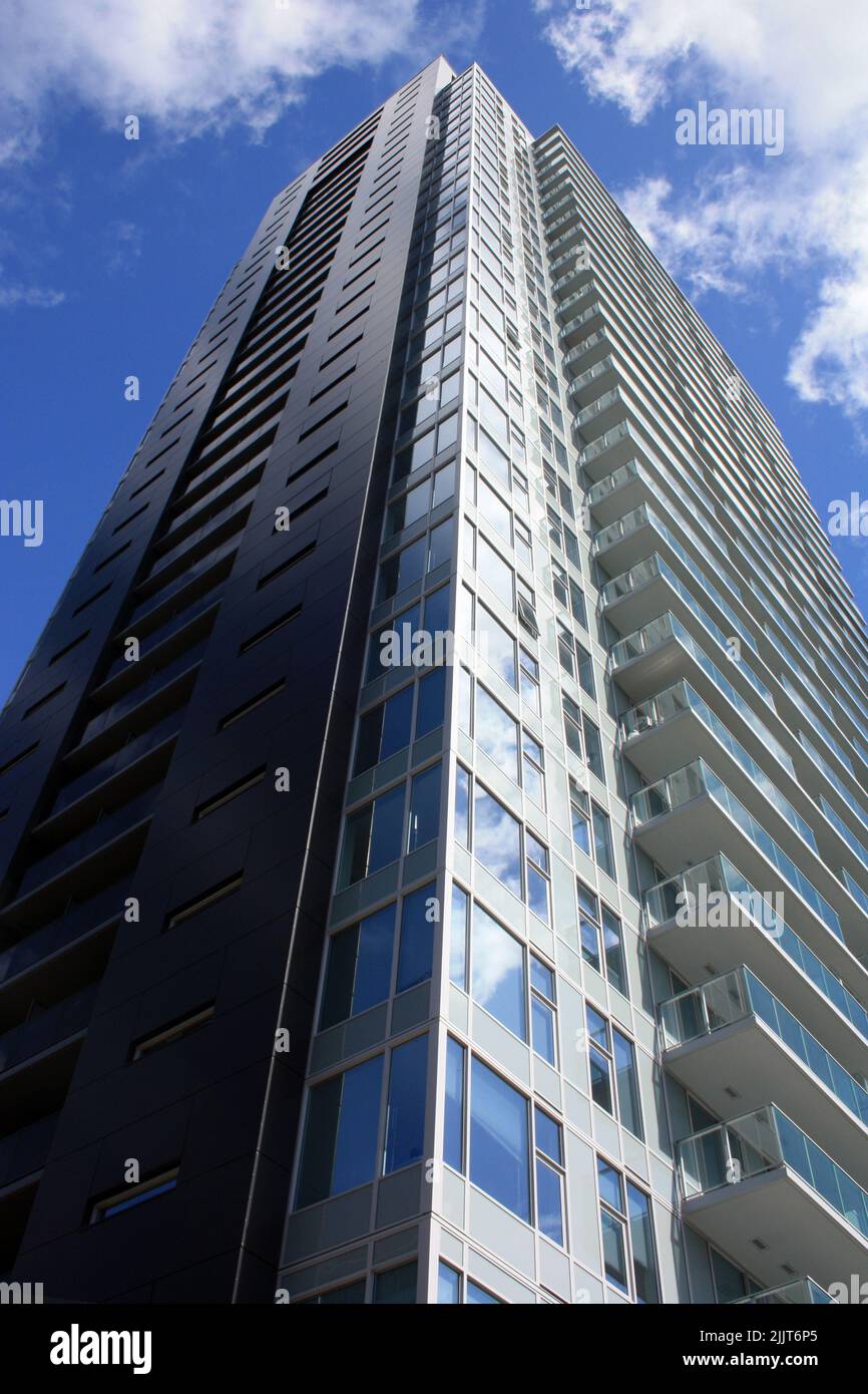 Tall shiny building hi-res stock photography and images - Alamy