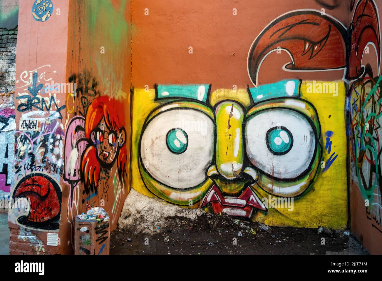 Spongebob graffiti hi-res stock photography and images - Alamy