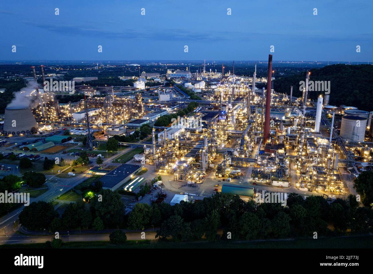 Gelsenkirchen, Germany. 27th July, 2022. The BP refinery facilities in ...