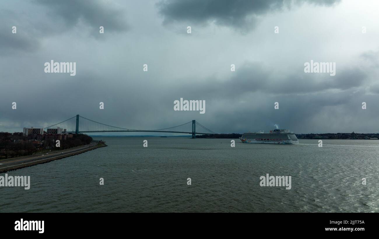 The Royal Caribbean cruise ship, Anthem of The Sea leaving NY, in Upper ...