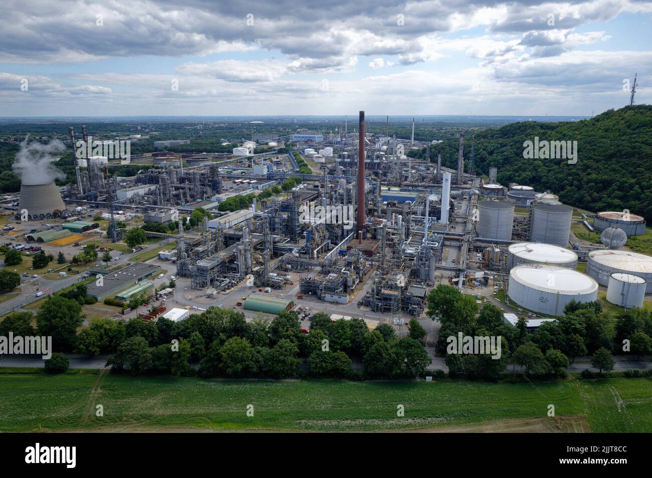 Gelsenkirchen, Germany. 27th July, 2022. The BP refinery facilities in ...