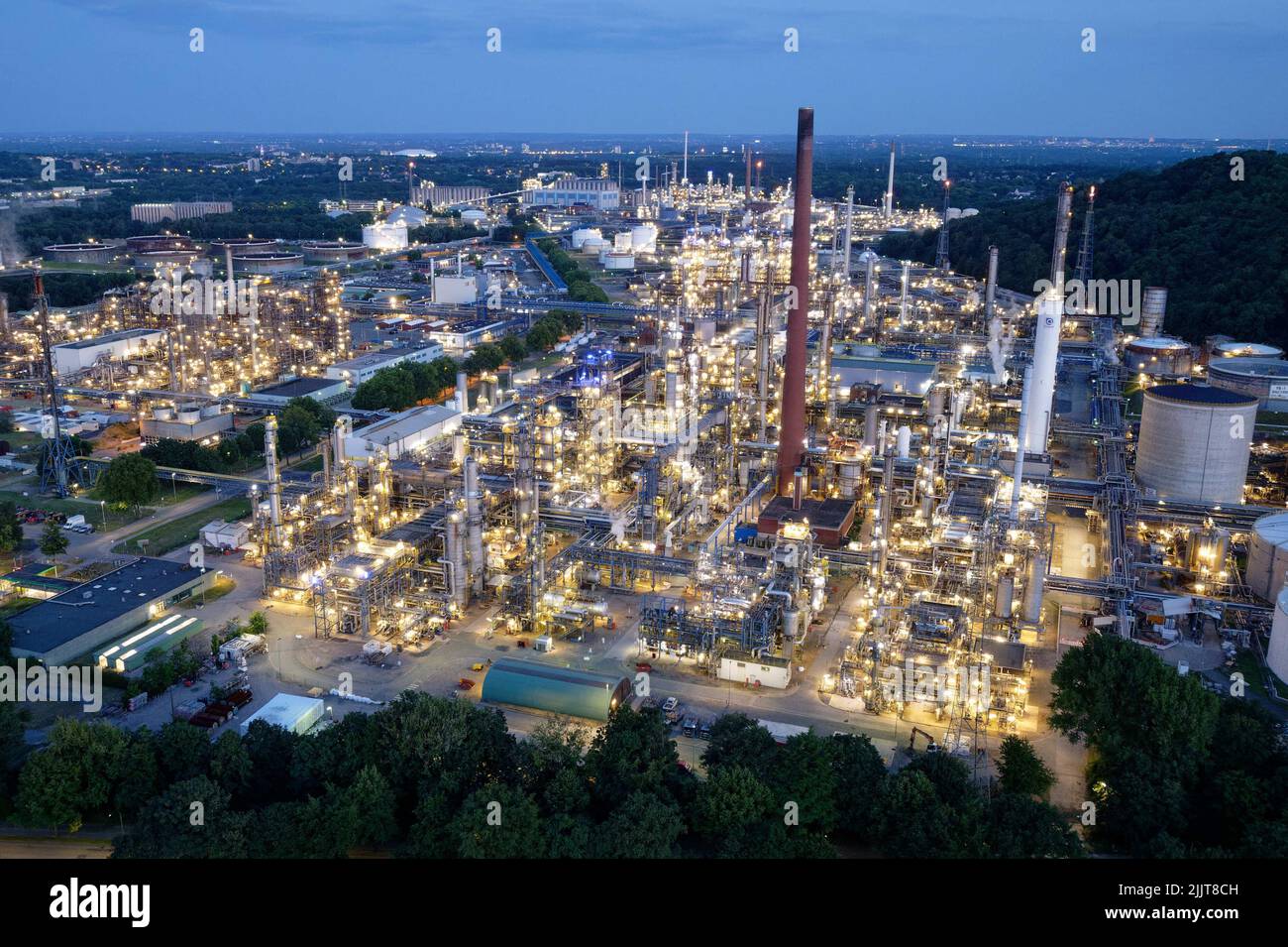 Gelsenkirchen, Germany. 27th July, 2022. The BP refinery facilities in ...