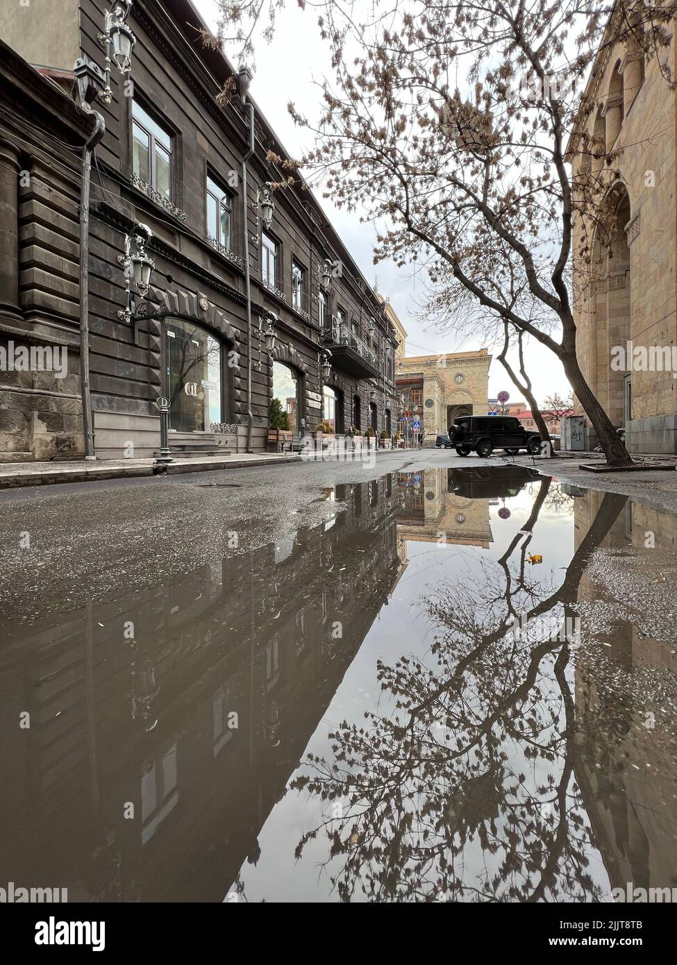 Raining on ground hi-res stock photography and images - Alamy