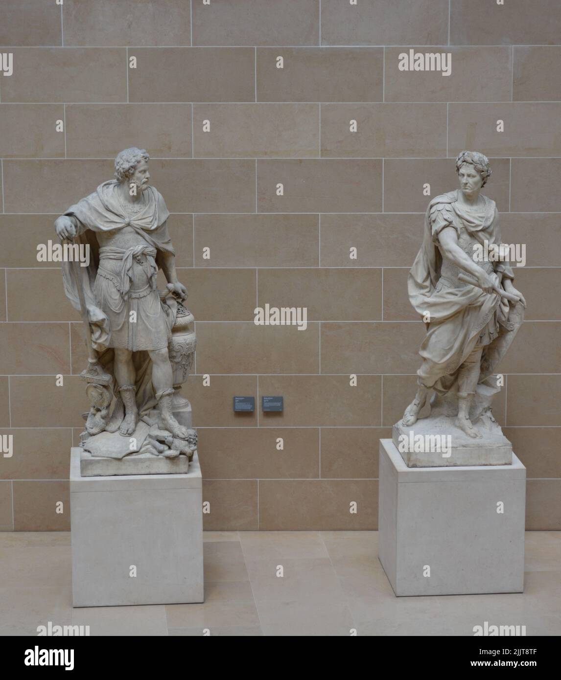 Statues against a wall hi-res stock photography and images - Alamy
