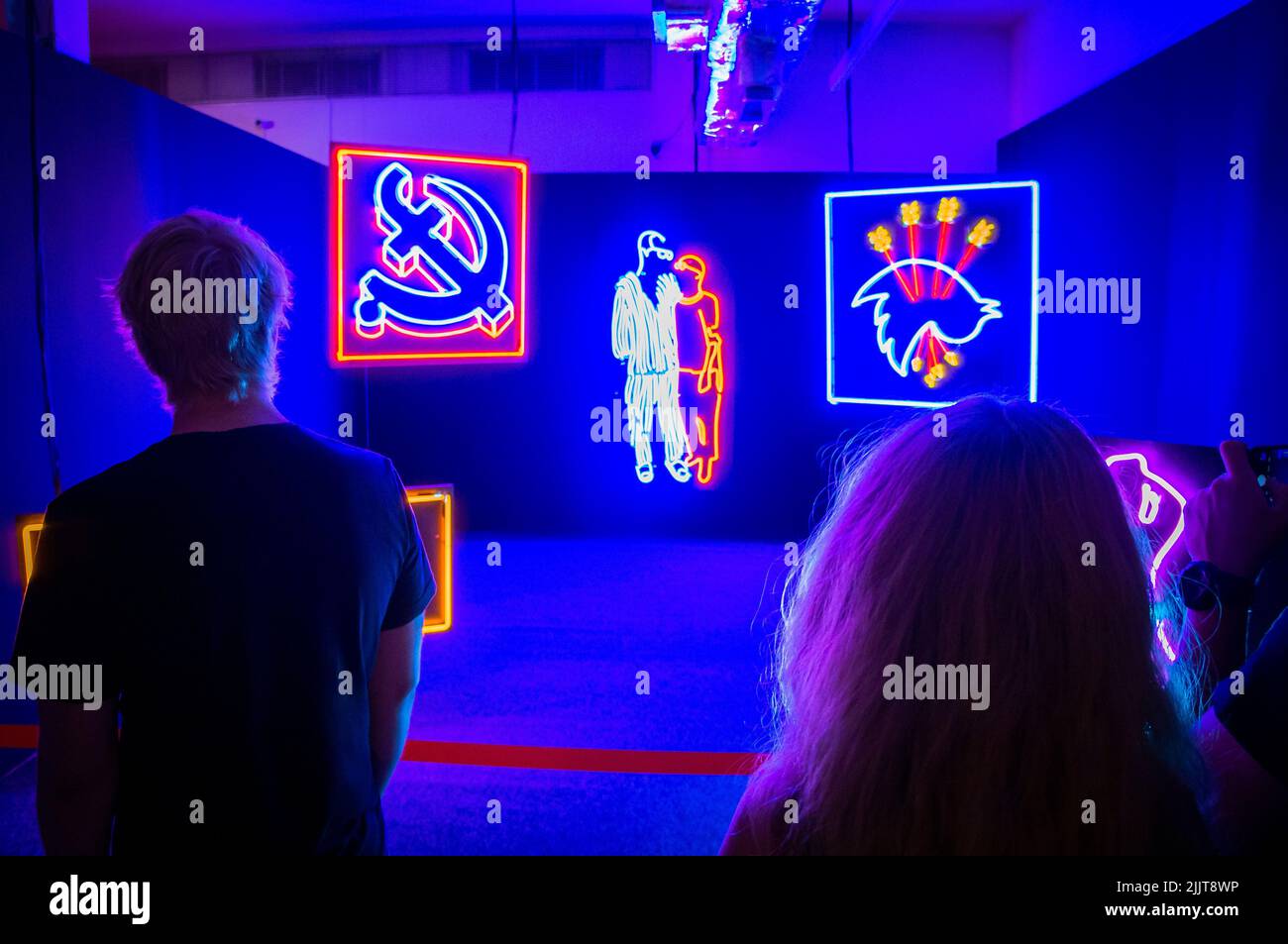 Guided tour of the first retrospective exhibition MADe IN CHINA by the ...