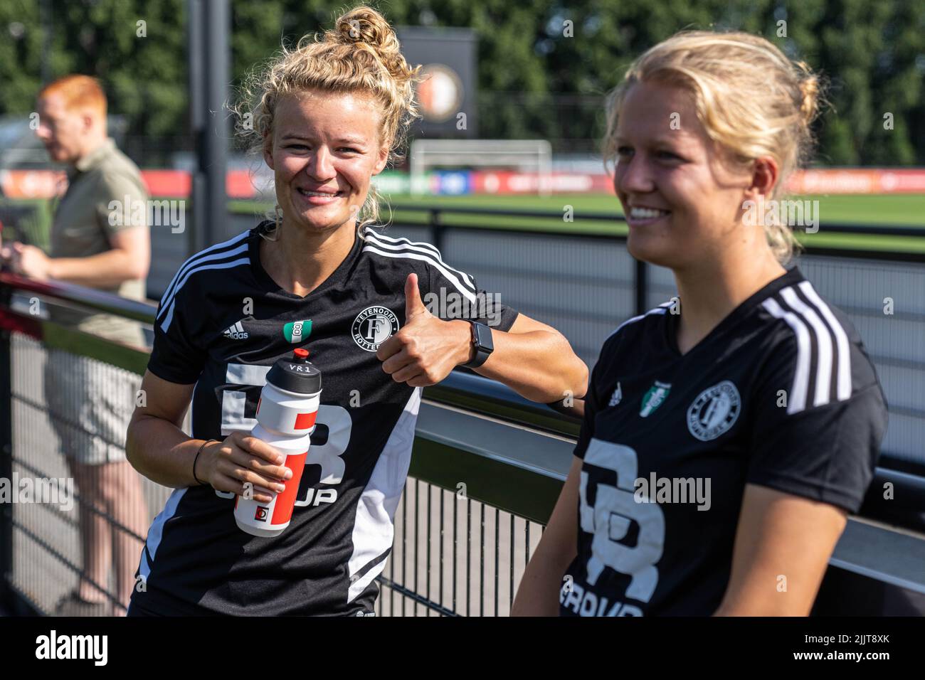 Rotterdam - (l-r) Esmee de Graaf of Feyenoord Vrouwen 1, Sanne Koopman ...
