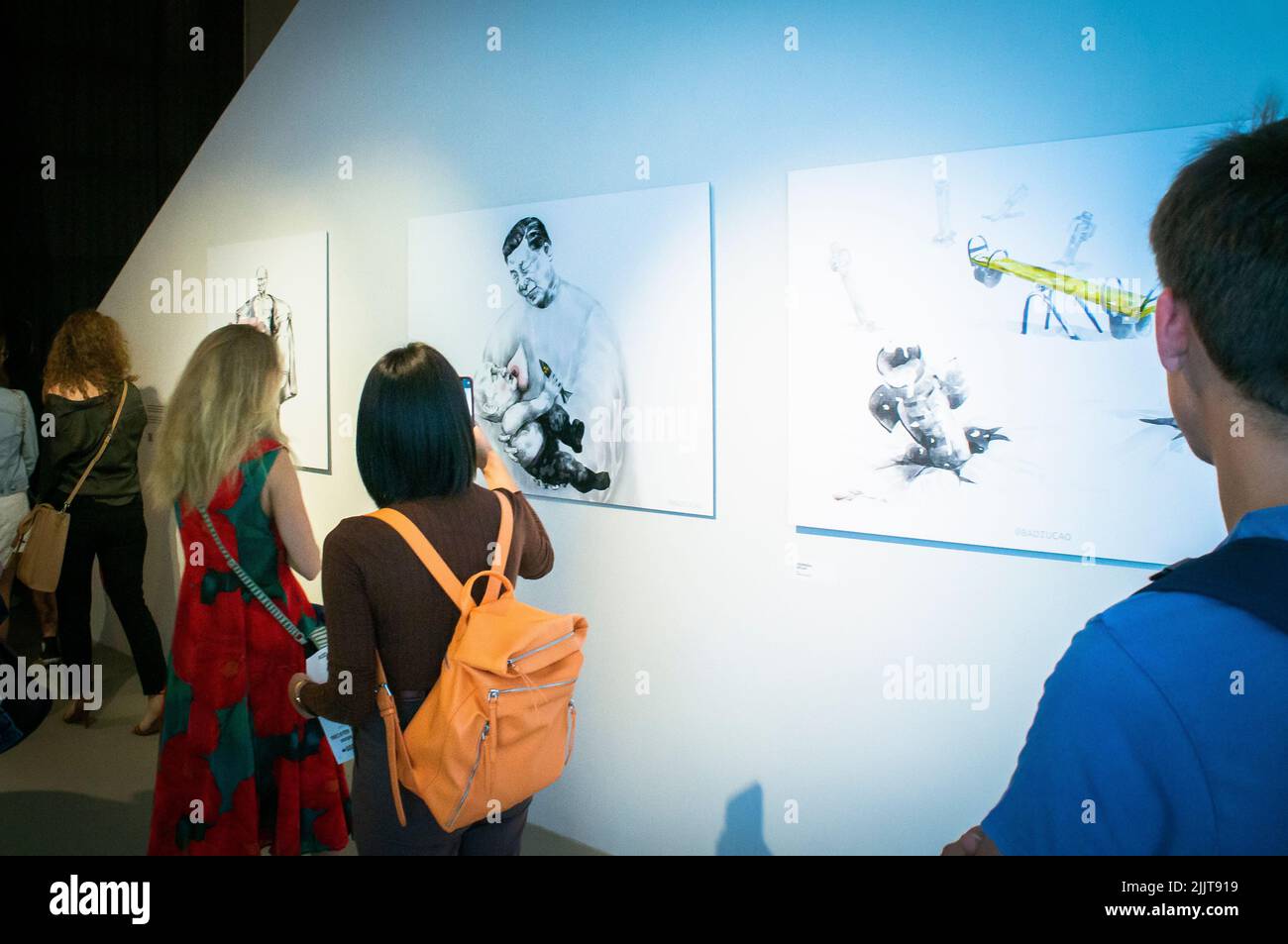 Guided tour of the first retrospective exhibition MADe IN CHINA by the ...
