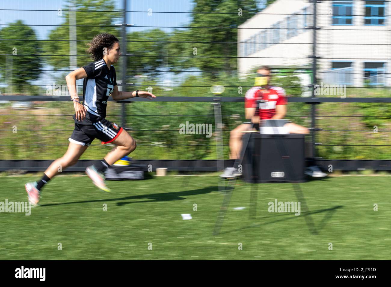 Rotterdam - (l-r) Zoi van de Ven of Feyenoord Vrouwen 1 during the ...