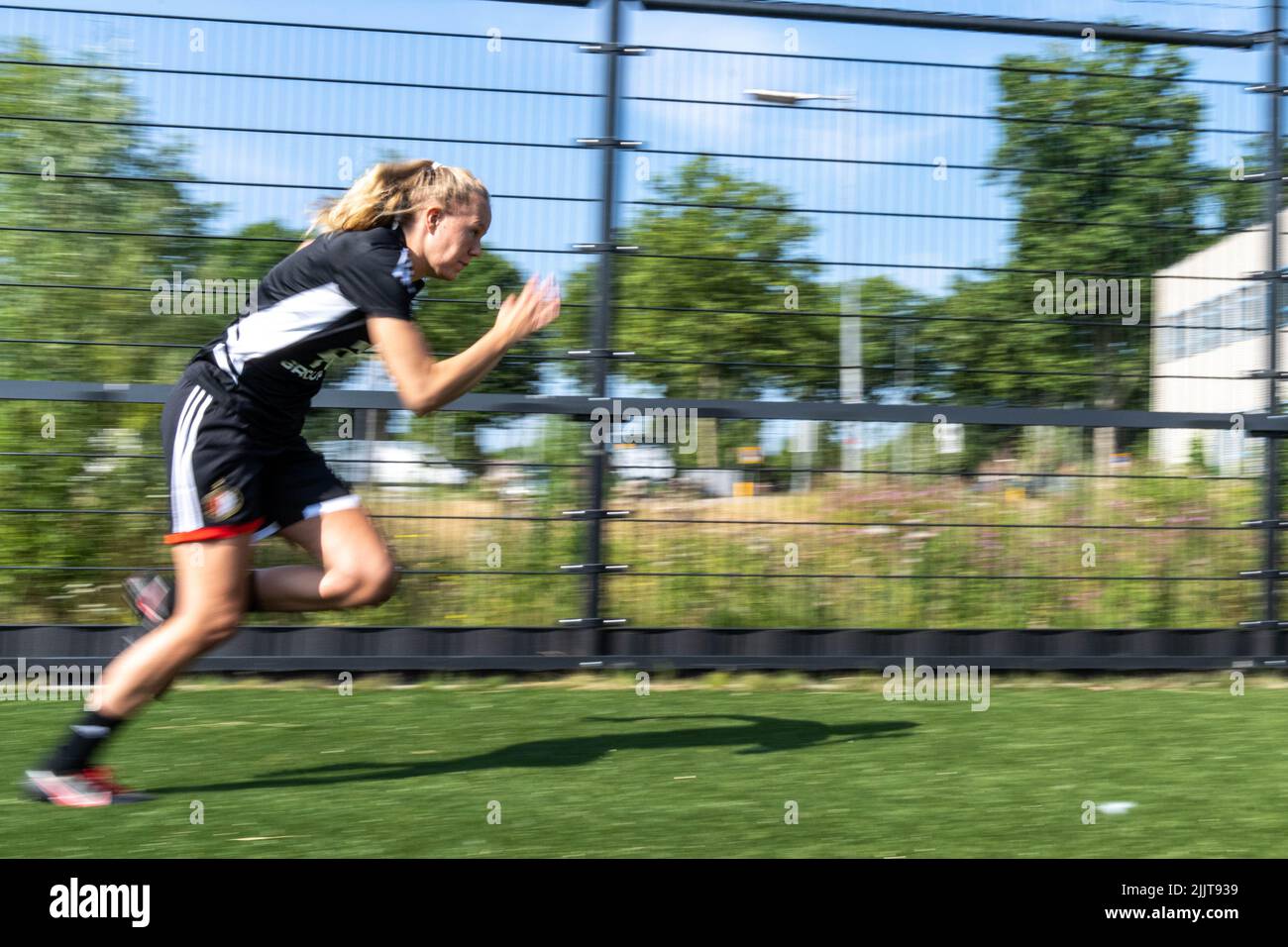 Rotterdam - (l-r) Robine de Ridder of Feyenoord Vrouwen 1 during the ...