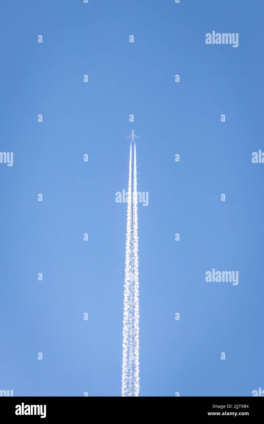 Vertical shot airplane trail hi-res stock photography and images - Alamy