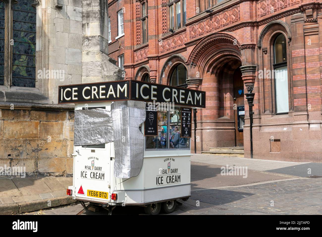 York city centre, ice cream vendor stall in the city centre on a hot ...