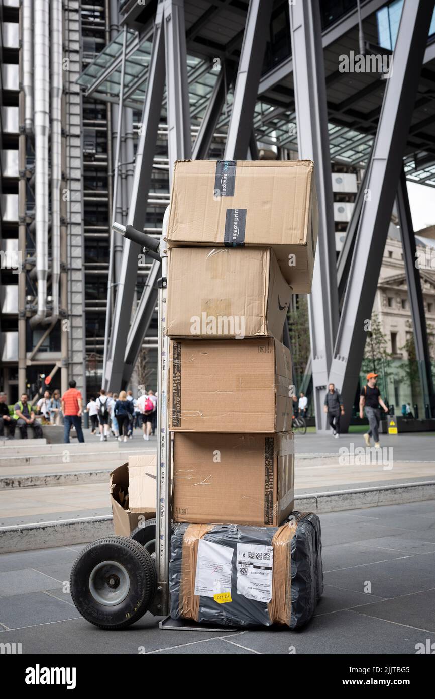 Return trolley hi-res stock photography and images - Alamy