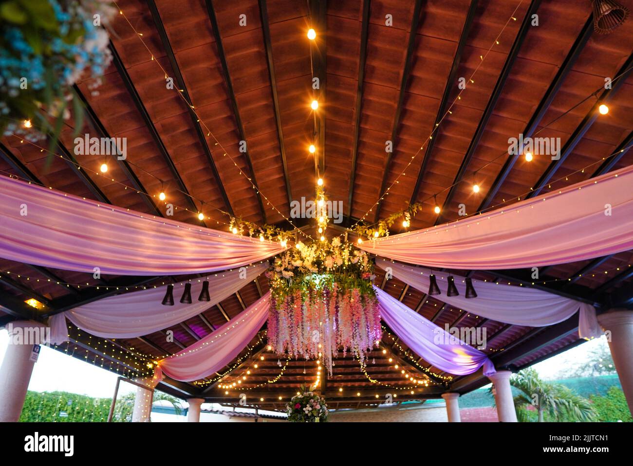Traditional wedding decorations hi-res stock photography and images - Alamy