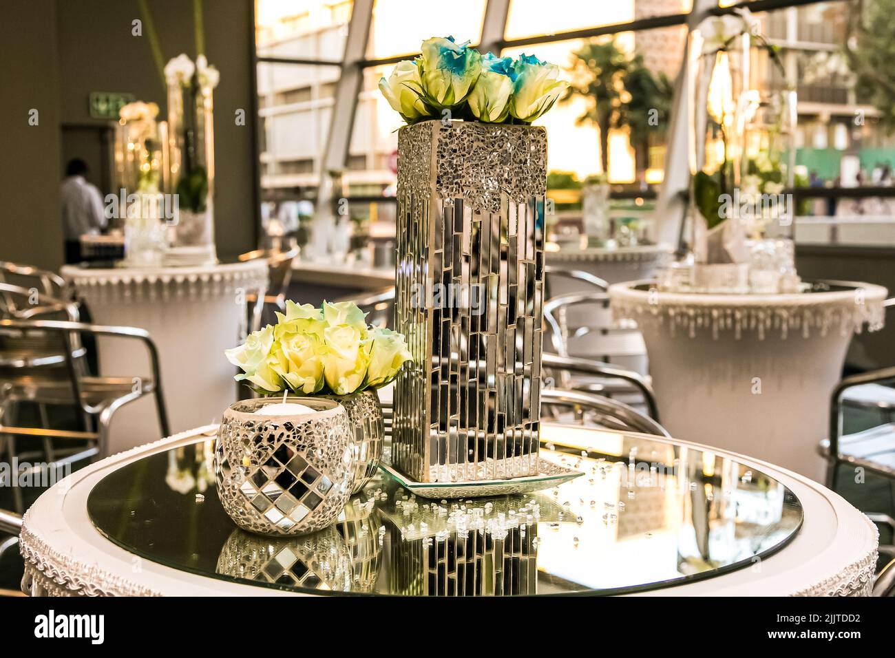 Shiny table hi-res stock photography and images - Alamy