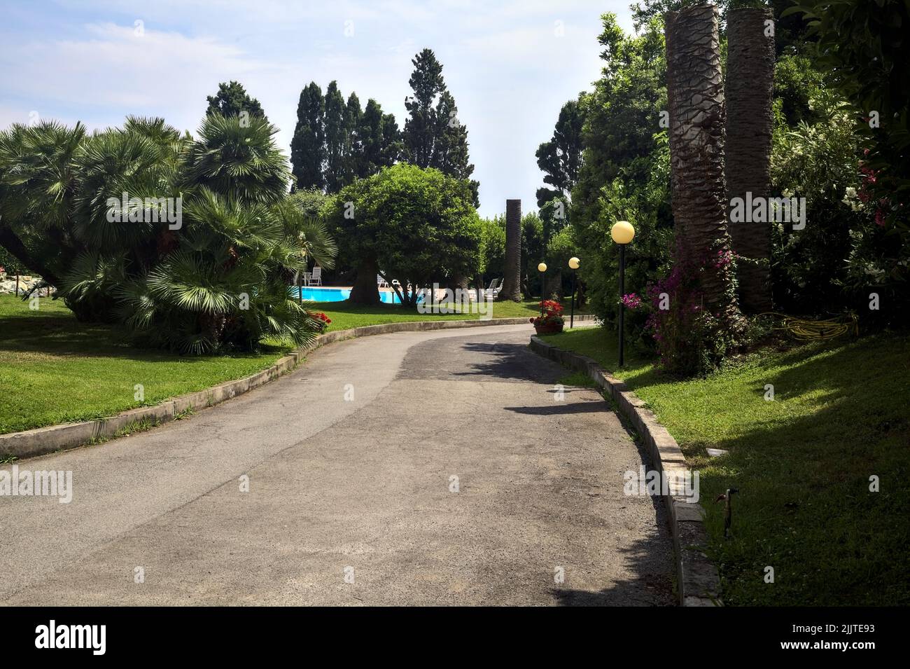 Large estate garden path hi-res stock photography and images - Alamy