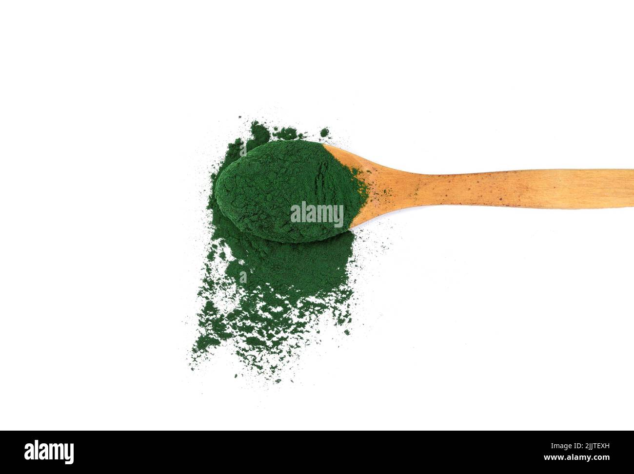 spirulina powder isolated on white background. seaweed powder isolated ...