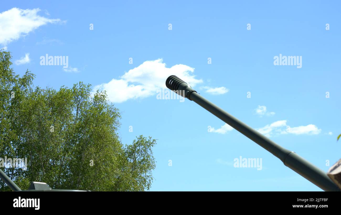 The barrel of the howitzer gun points into the clear blue sky Stock ...