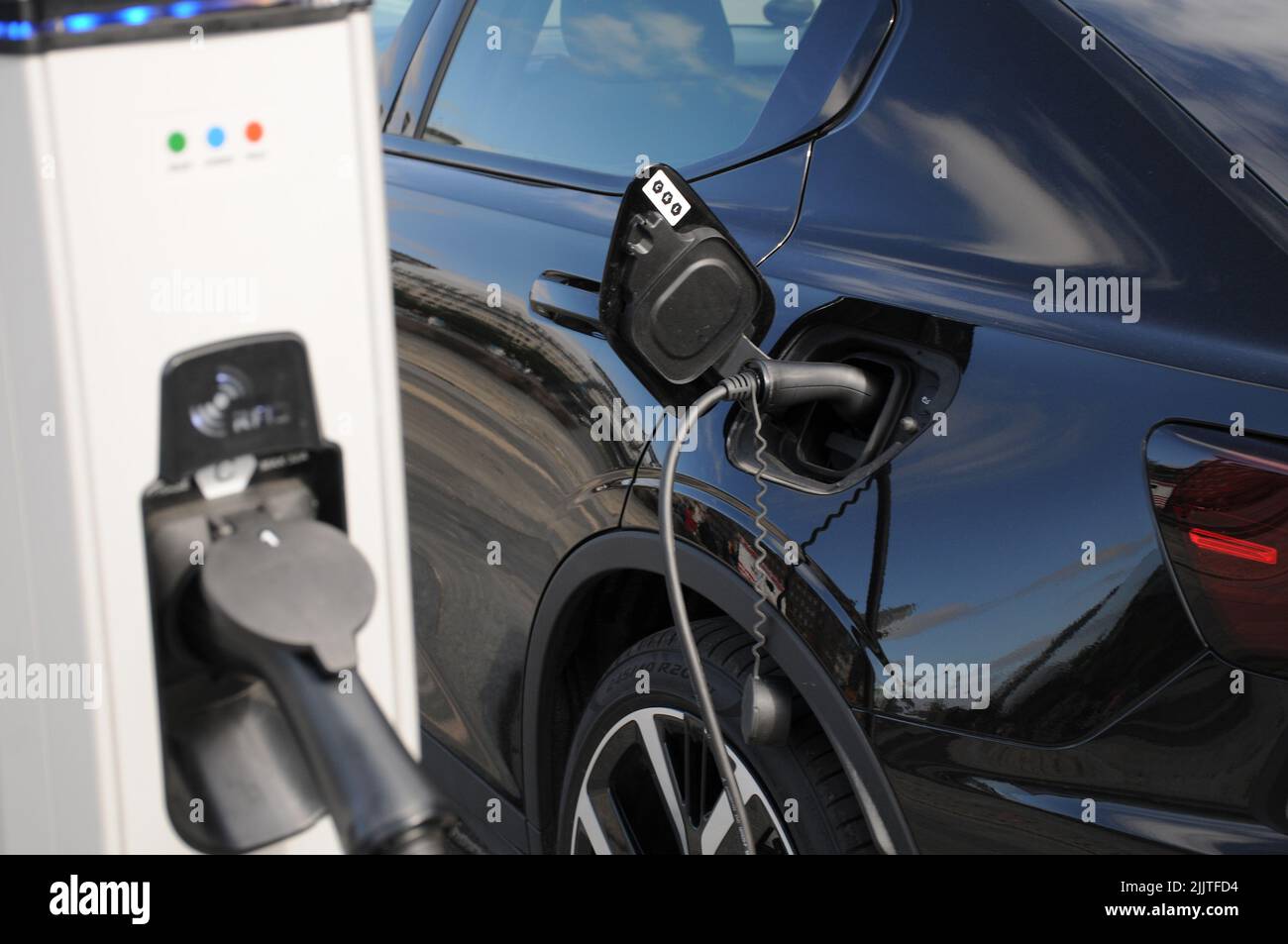 Copenhagen /Denmark/28 July 2022/Many electric autos at recharge point ...